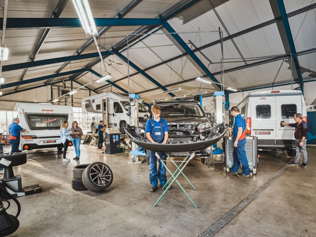 Vacature Camper en/of Caravan monteur - Cor Melissant - camper, caravan ...